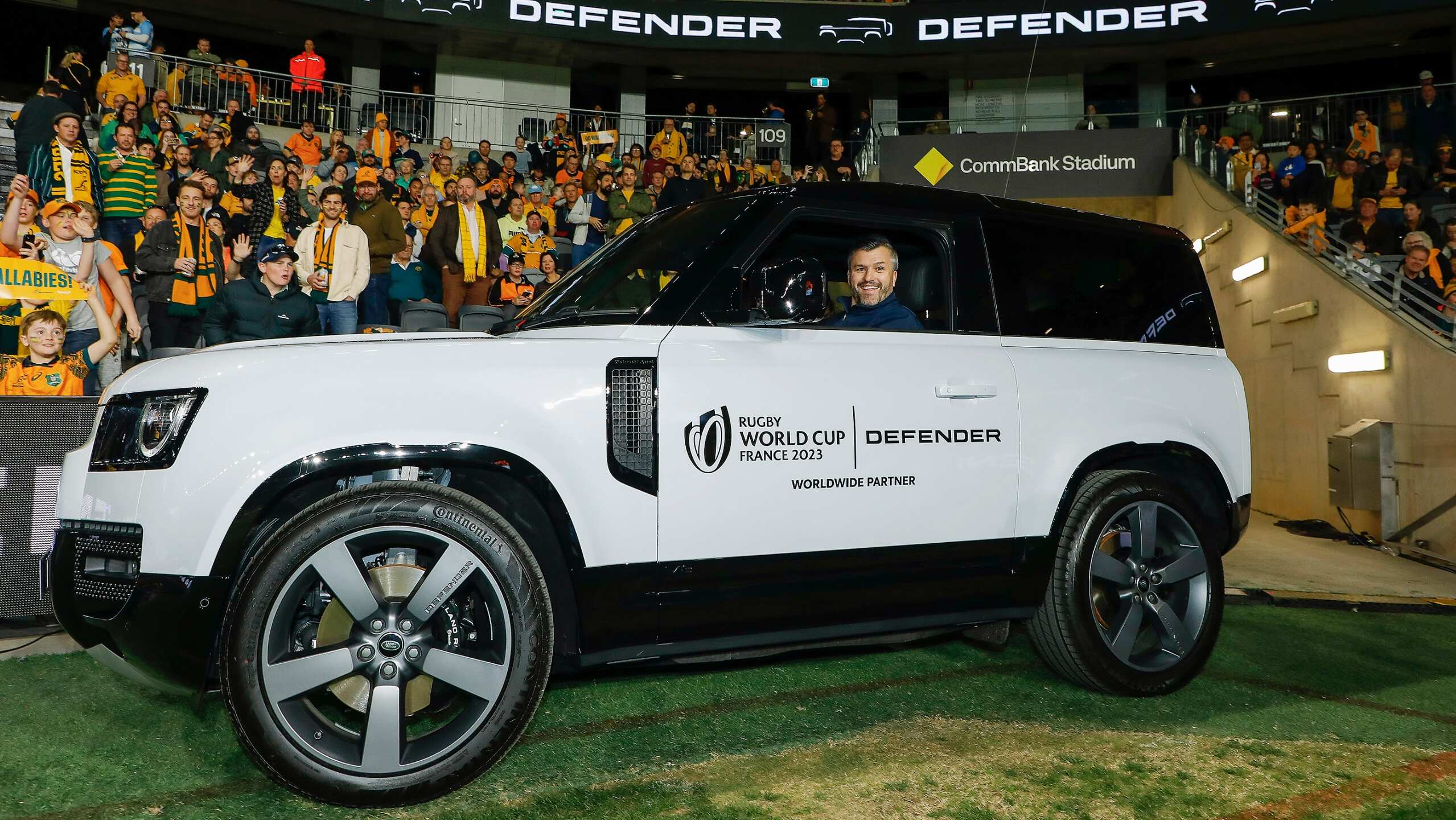 Defender Empowers Rugby Fans to Embrace the Impossible | Land Rover ...