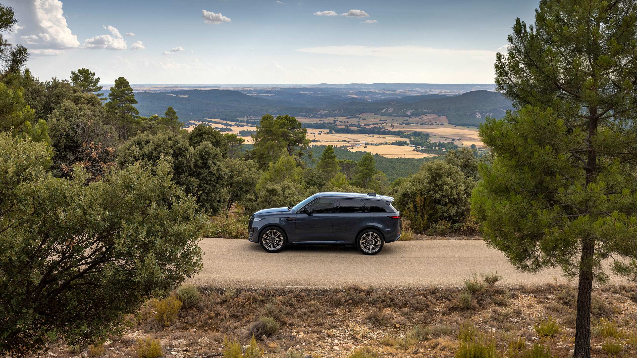 New Range Rover Sport Earns Rave Reviews | Land Rover® Australia